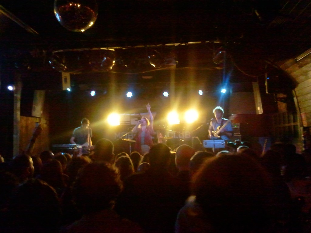 Aún ahora, sigo bailando recordando a los Chew Lips - OpenStereo